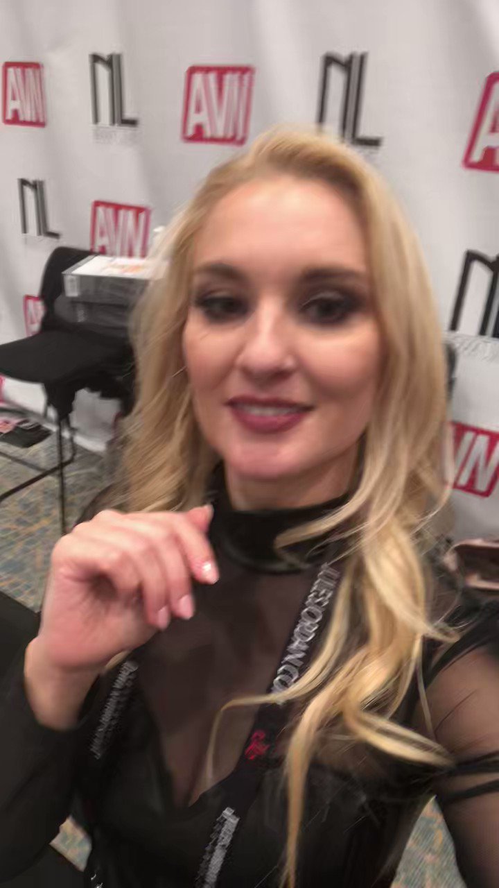 Julia Robbie Avn January 4 7 On Twitter 💰 Having Fun 💰 Hkmkqeo5lk Twitter