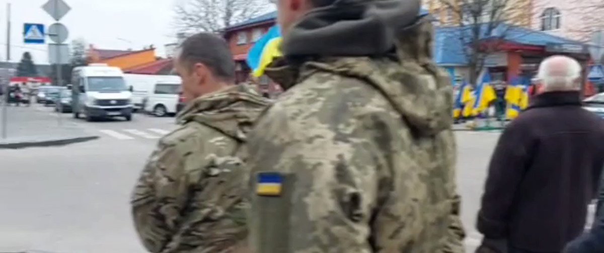 U_G_M on Twitter: "Така картина по всій Україні, хлопців пачками хоронять. З високих трибун ...