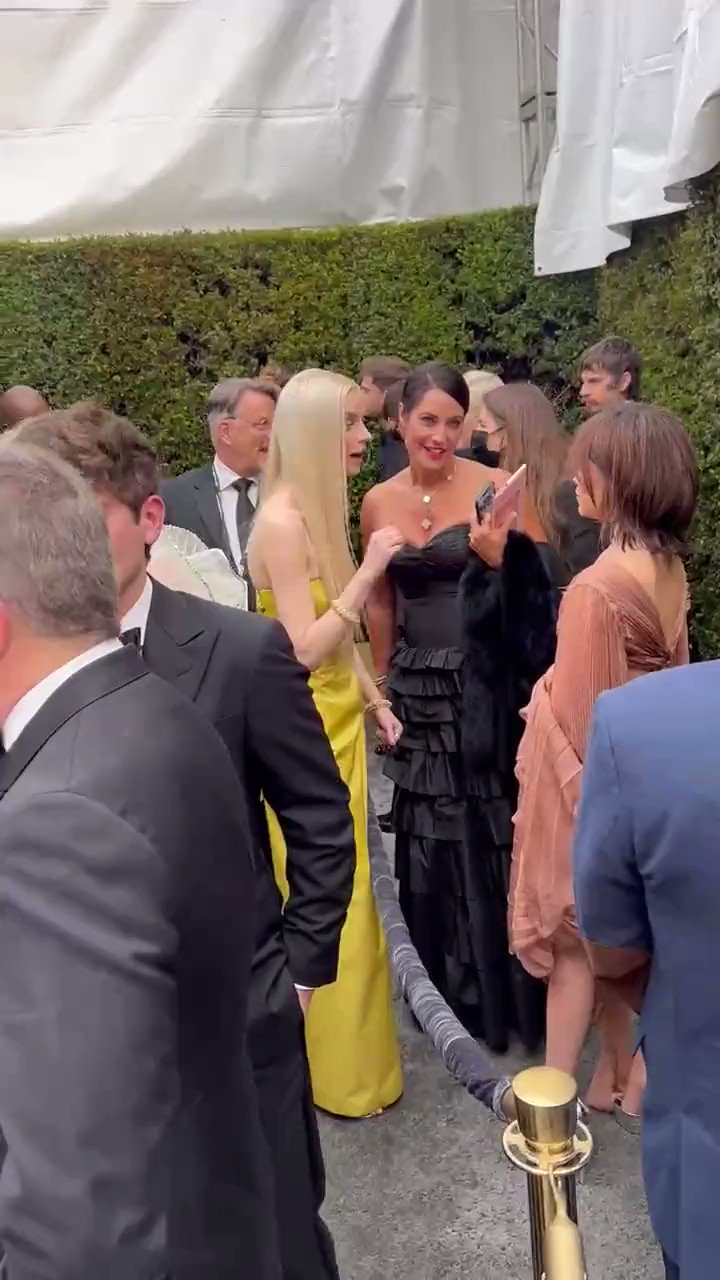 jenna ortega daily on Twitter: "JENNA ORTEGA AND ANYA TAYLOR-JOY AT THE #GoldenGlobes https://t ...