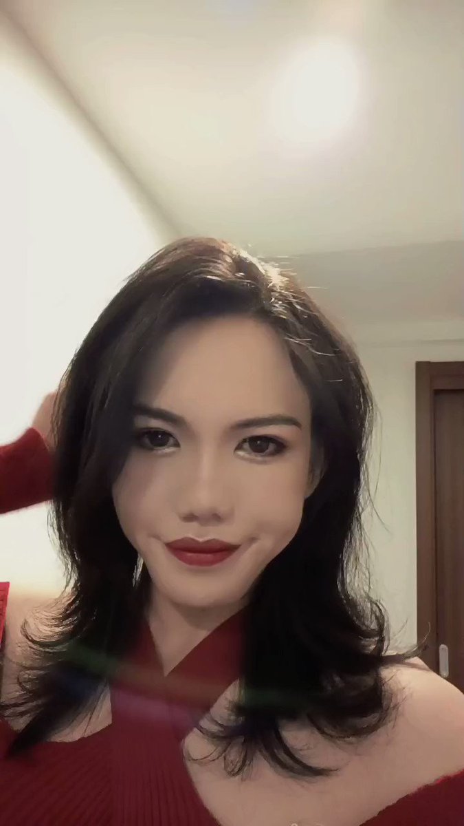 黎小雅one互推私信 On Twitter 不开心，发个我过去的笑容。自己共情一下。 