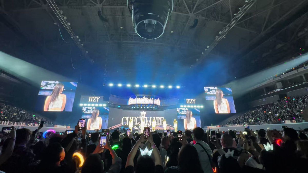 ITZY on Twitter: "ITZY THE 1ST WORLD TOUR in #MANILA DAY 2 YEJI says hello to Manila MIDZY💖 # ...