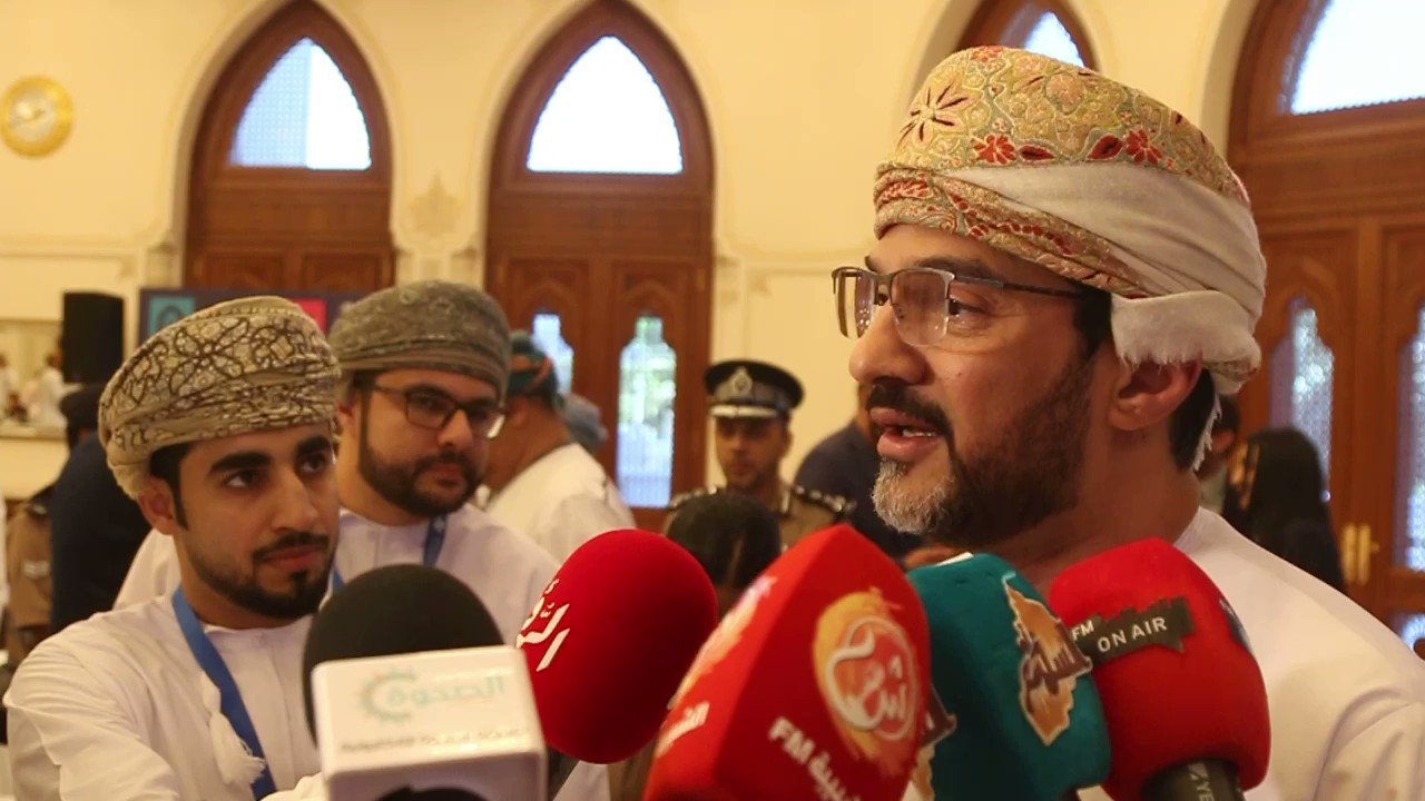 صحيفة الشبيبة سعادة أحمد بن محمد الحميدي رئيس بلدية مسقط ليالي
