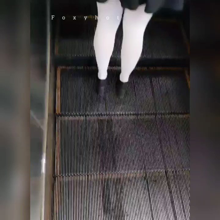 Foxyhot On Twitter Uffff De Faldita Y Medias 😈😈 En El Metrocdmx