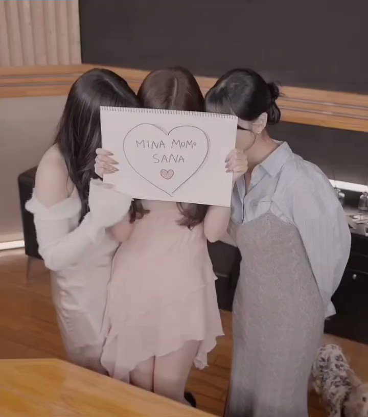 SK on Twitter: "Mina Momo Sana #TWICEミサモ新曲 #MiSaMo_Bouquet https://t.co/kDmsZLOva7" / Twitter