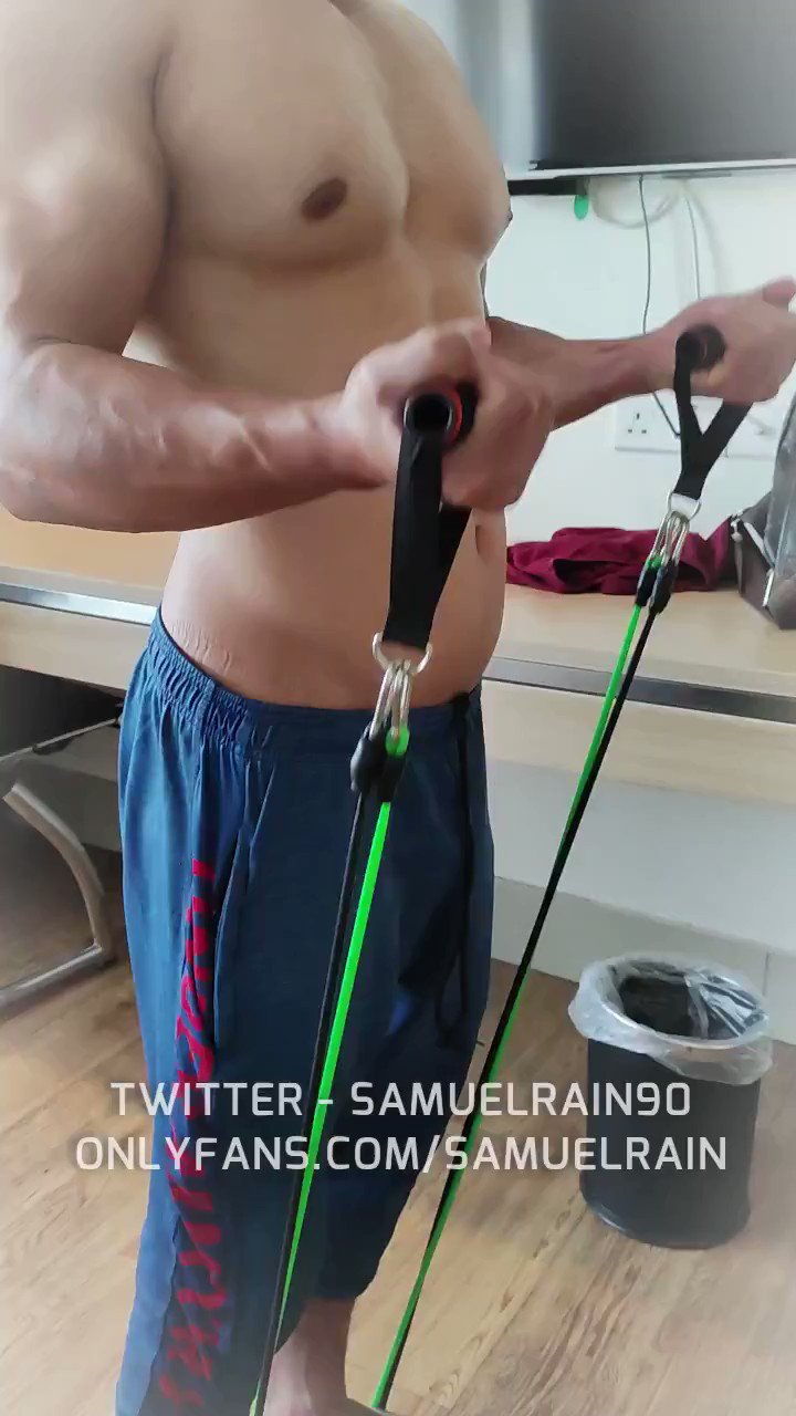 SamuelRain90 Muscle Worshiper 🇲🇾 on Twitter: "Bodybuilder daddy pump up his masculine shape ...