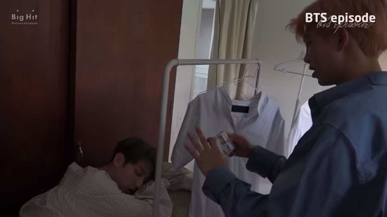 notpannchoa/notpannkpop/notnetizenbuzz on Twitter: "[ notpannkpop ] BTS RM passes by and has no ...