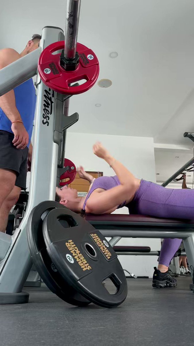 Adeline Frost on Twitter: "First 40kg bench press 🙌🏼⚔️ Finally decided to give it a shot and ...