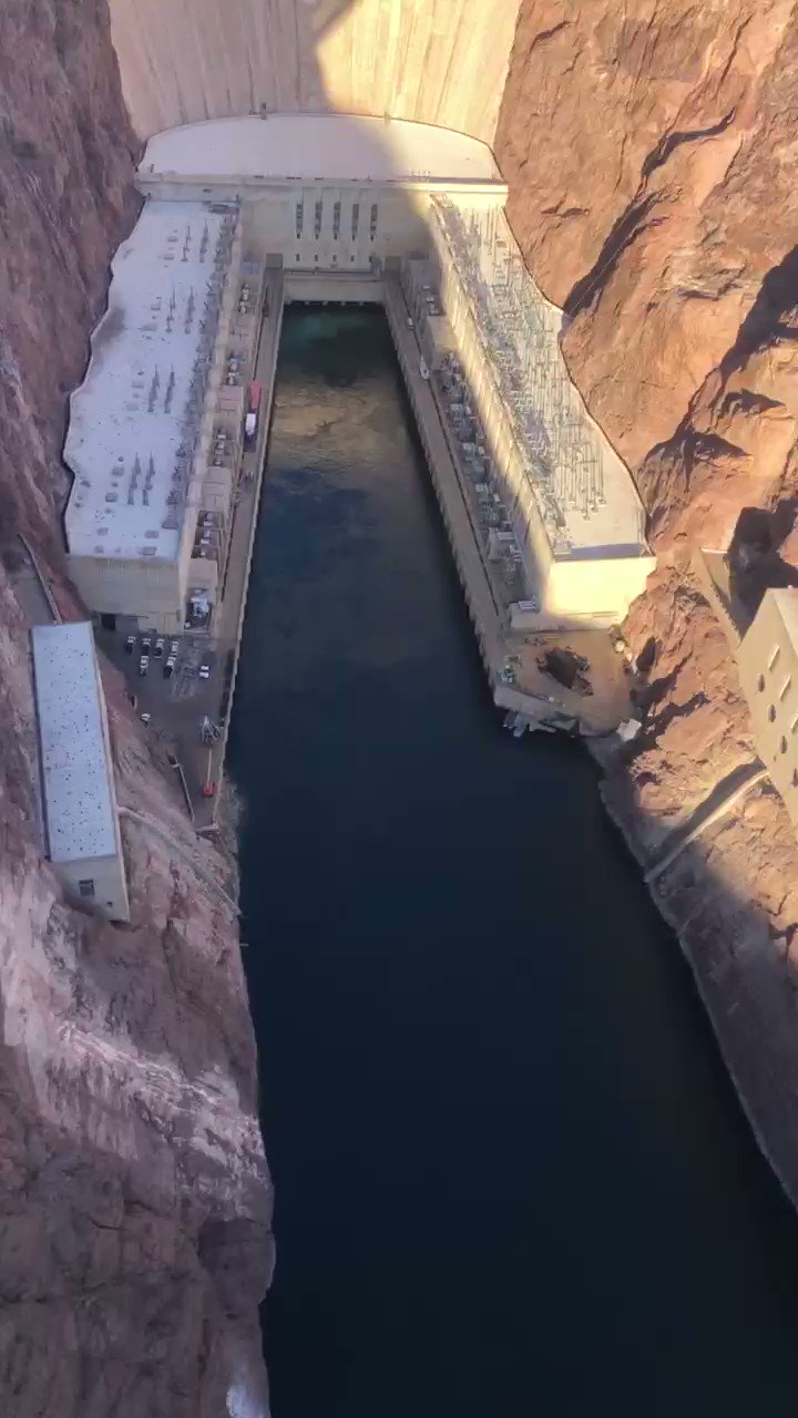 MacKenzie Elmer on Twitter: "(Top) Lake Mead behind Hoover Dam in 1983 when there was so much ...