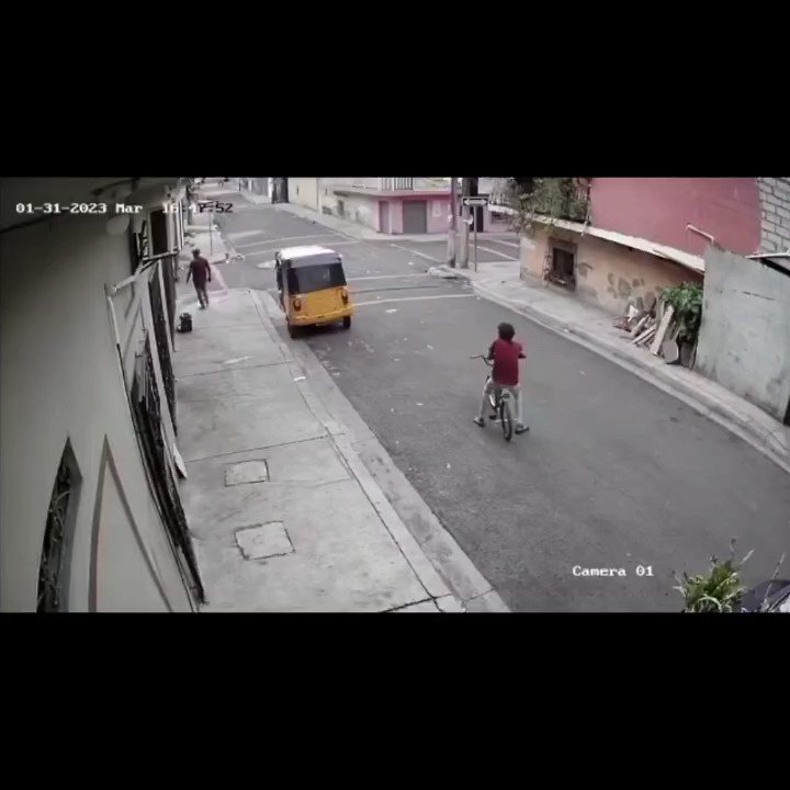 Luis Antonio Ruiz on Twitter: "Bomba en el bloque 2 de Bastión Popular, Guayaquil. Muchacho ...