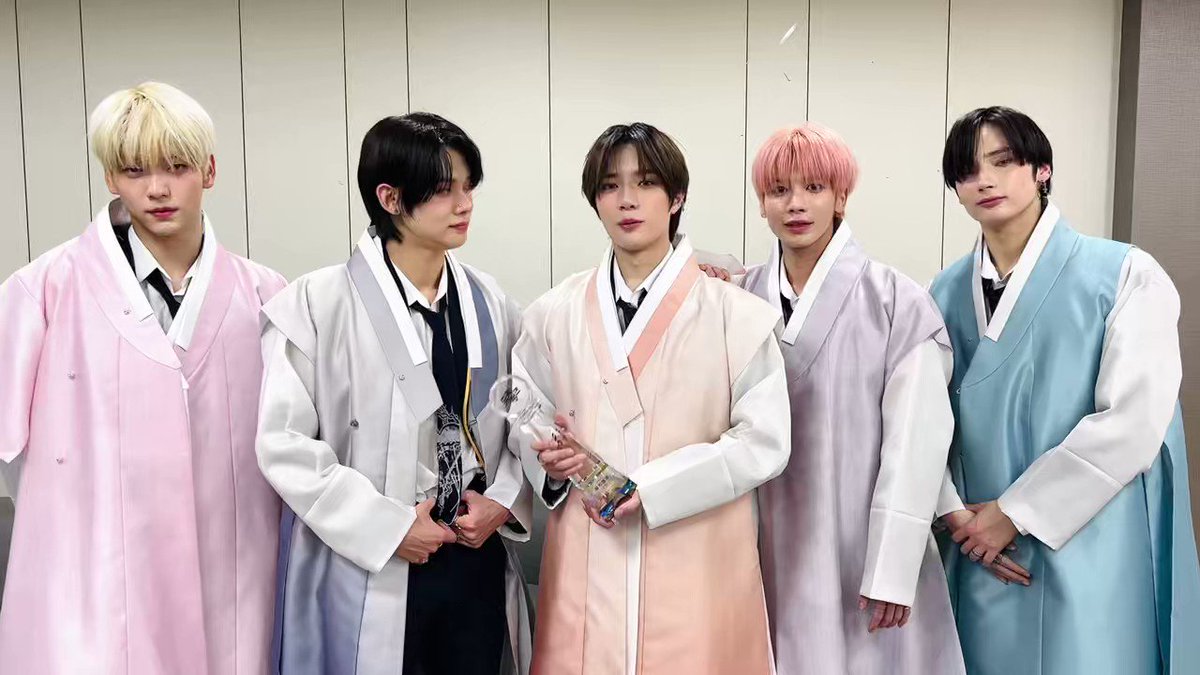 TXT OFFICIAL on Twitter: "[#오늘의TXT] 230203 #투모로우바이투게더 의 메세지💌 모아 여러분 값진 1위 안겨주셔서 감사합니다💗🏆 ...