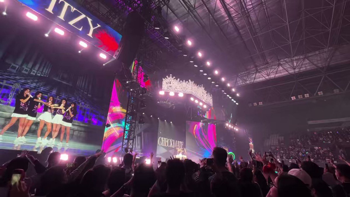 ITZY on Twitter: "ITZY THE 1ST WORLD TOUR in #JAKARTA 있지 믿지, 날자! MIDZY, sayangku Unyu-unyu😘 # ...