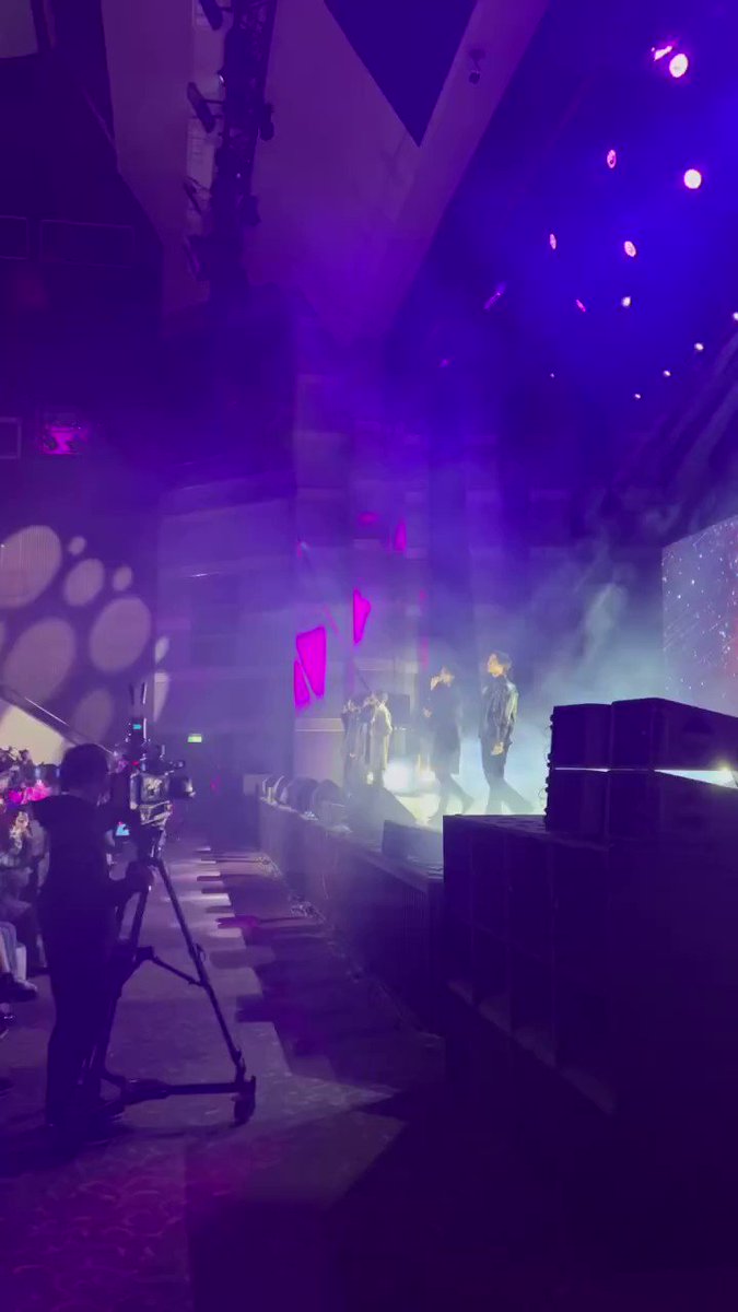 CursedFangirls★彡 on Twitter: "RT @salaleyoo__: 🙌🏻🙌🏻🙌🏻 cr: pre_pk #ShootingStarInTaipei #ไบร์ทวิน ...