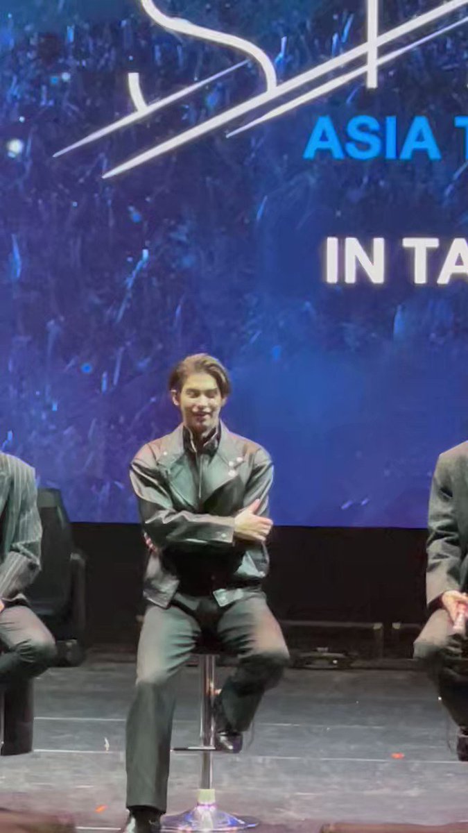 CursedFangirls★彡 on Twitter: "RT @_opywpy_: 🤏🏻 #ShootingStarInTaipei #bbrightvc"