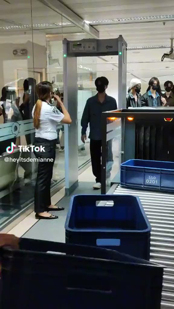 ARAB JAY on Twitter: "⭐-فيديو | جاي من مطار نينوي أكوينو عائد إلى كوريا #엔하이픈 #ENHYPEN #제이 #JAY ...