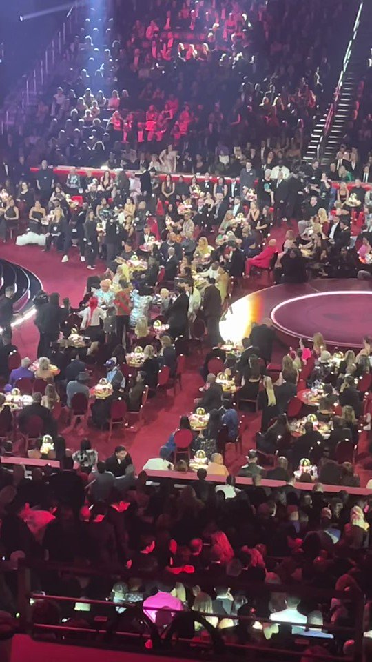 Hs Updates On Twitter Harry And Lizzo Hugging After Her Win At The Grammys