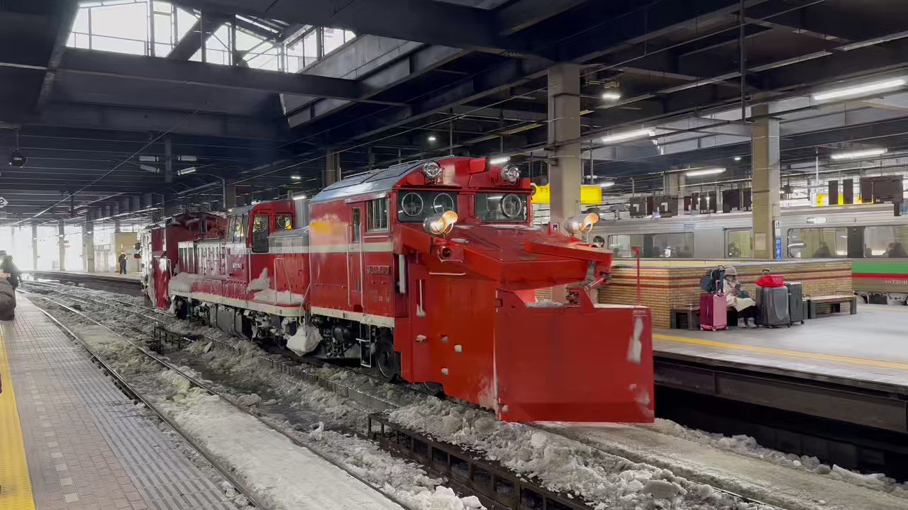 R.Münchener@新刊委託中 on Twitter: "札幌駅を発車するDE15。動いている姿は初めて見るが、これはかなり格好いい。 https://t.co/Afoz1K1ubp ...