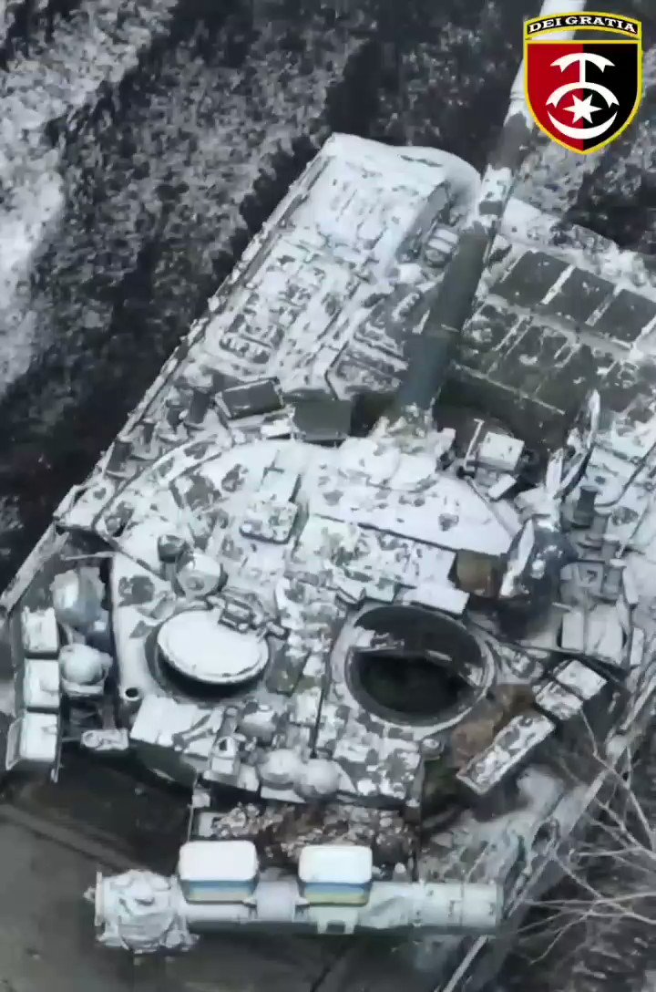 JSF on Twitter: "ウクライナ陸軍第30独立機械化旅団のT-80UK戦車（ロシア軍からの鹵獲車両を再整備し戦力化した）の戦闘の様子。 https://t.co ...