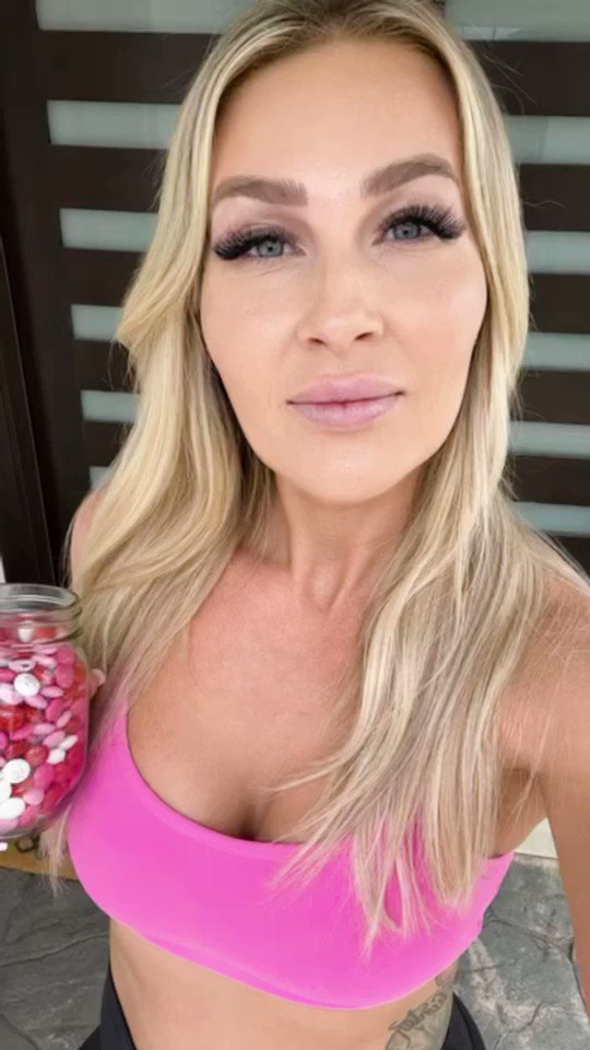 Andi Avalon on Twitter: "🤍🤍🤍🤍 Im giving away 3 of my full features to whoever can guess how many ...