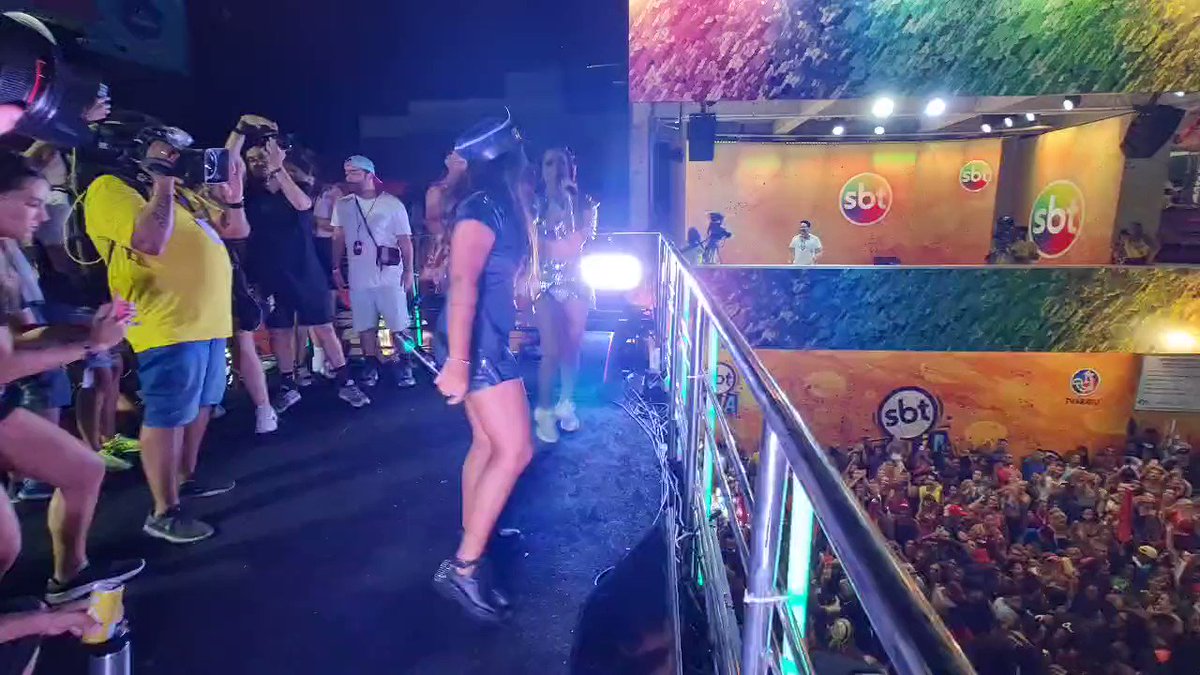 Anitta Update Fan Account On Twitter Macetei Anitta E Mc Danny