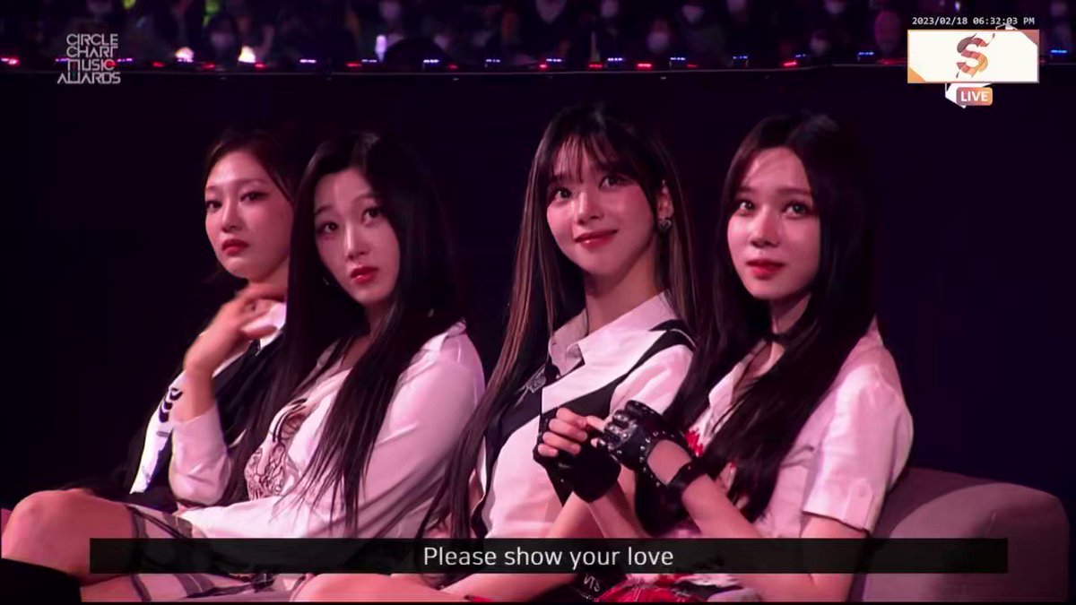 😏 on Twitter: "RT @KUDOKUNG_: นางจ่ายคนทั้งฮอลจริงๆ ใครไม่กรี้ดปรับ ICONIC AESPA ON CCMA # ...