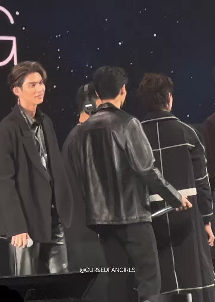 CursedFangirls★彡 on Twitter: "มุมกล้องมันเป็นใจให้เราขี้ชิปอ่ะ~😳 #ShootingStarinHK #ไบร์ทวิน ...