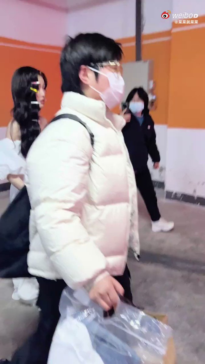 Wu Xuanyi Updates On Twitter 230219 © 菜菜就菜菜 Xuanyi Hangzhou Otw To Work 吴宣仪 Wuxuanyi