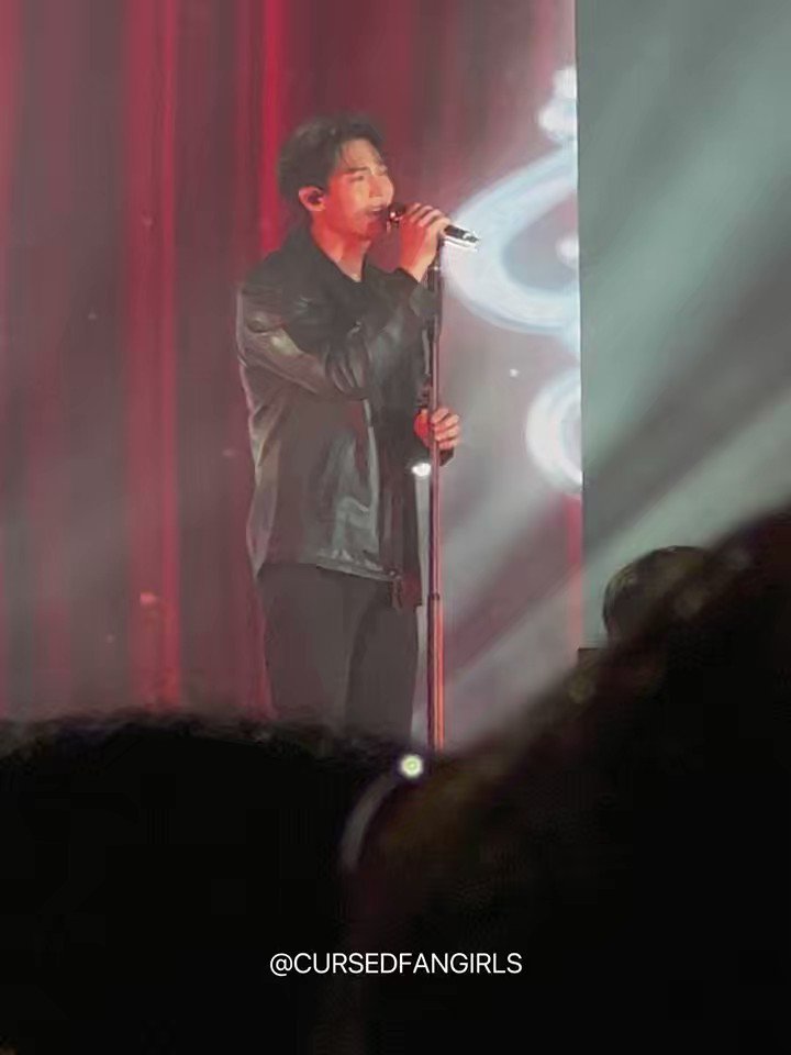 CursedFangirls★彡 on Twitter: "One More Chance~🥰 @winmetawin #ShootingStarinHK #winmetawin"