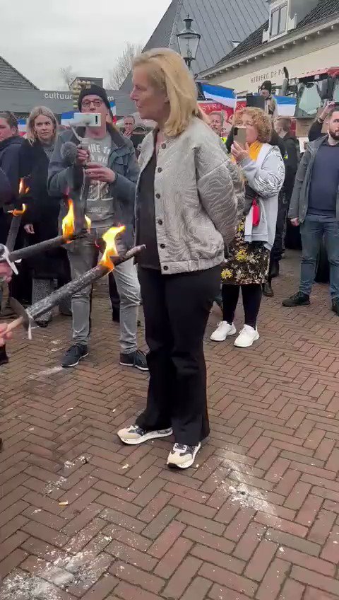 Maarten Hopman on Twitter: "Welkom in het jaar 1430. https://t.co/qwoprexkuh" / Twitter