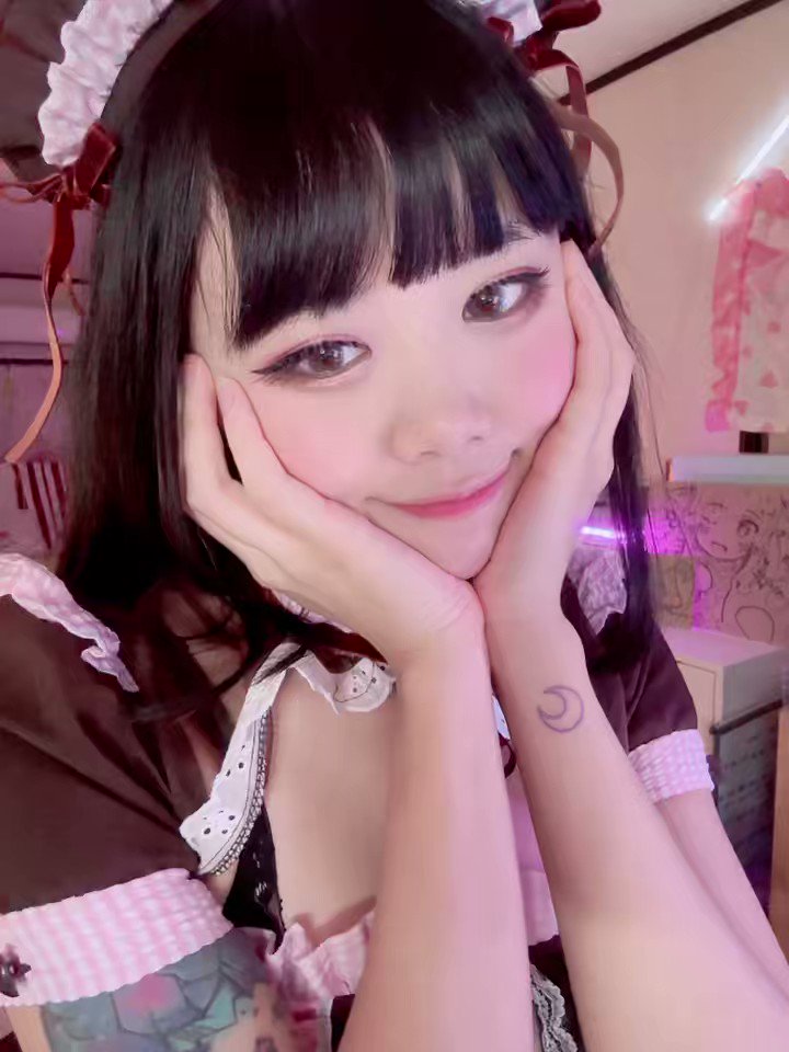 Canniny on Twitter: "Chocolate maid 🍫 http://Twitch.tv/canniny"