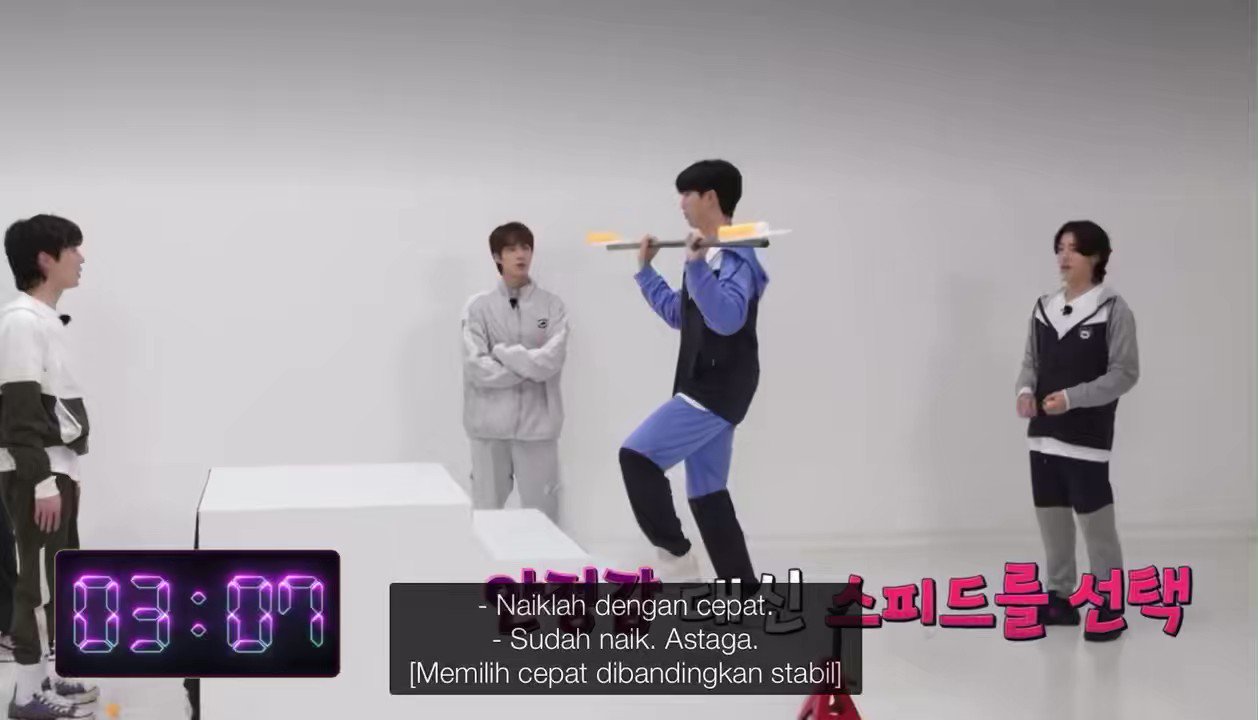 7bts.update on Twitter: "Namjoon🤣🤣🤣🤣🤣🤣 https://t.co/cunjxntPup" / Twitter