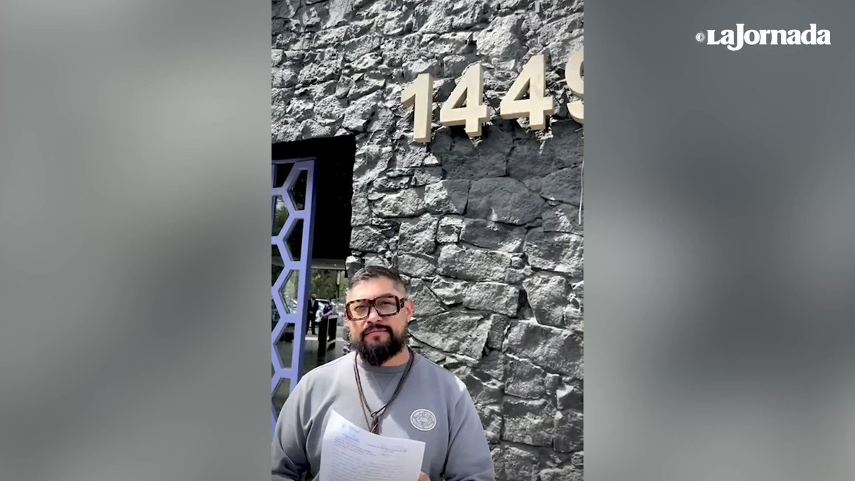 El artista Carlos Segovia, creador del mural Mujer en diálogo con el progreso, que fue borrado ...