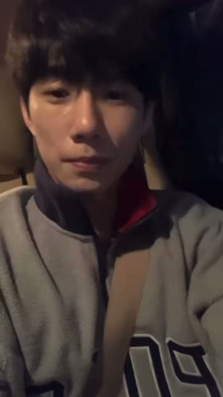 우현이 만난 지구🌏 On Twitter 우리 마니 가까워 진거야🤭🤭 이제 편하게 자랑두 하구 🥹🥹 2년전 2월의