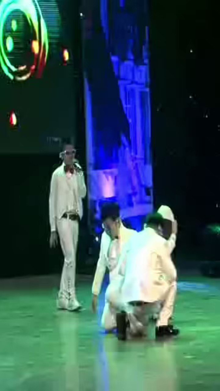 saggy tariaus | DANG HONG HAI HAI HAI🌊 (@SanggyT) / Twitter