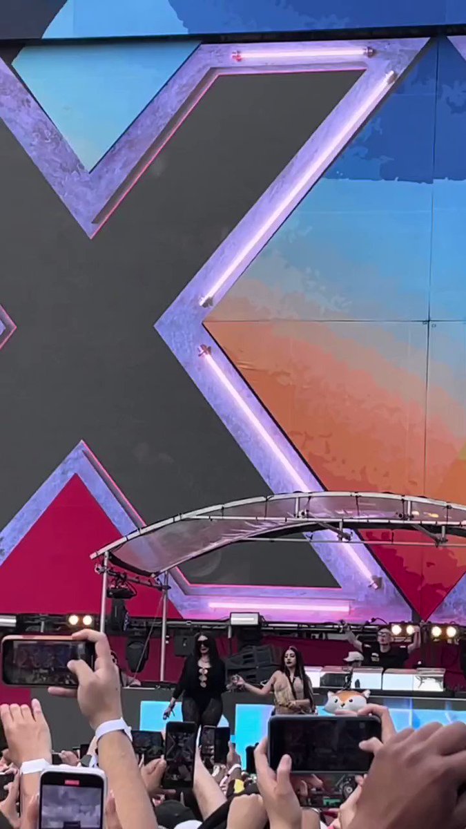 timeoutmexico on Twitter: "Dj Foxy sorprende en el @EDC_MEXICO con Bellakath en el escenario ...