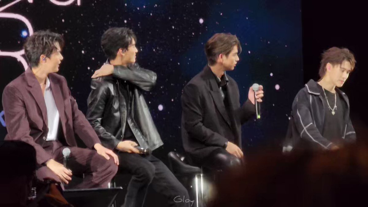 CursedFangirls★彡 on Twitter: "RT @GokanGin: ไบร์ทเลียนแบบนานิยิ้ม 🤣 #ShootingStarinHK #bbrightvc ...