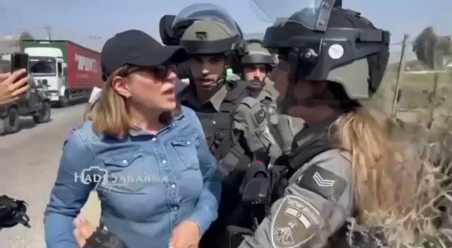 ️🇵🇸 ️ Mohammed Najjar On Twitter A Palestinian Woman Confronts The