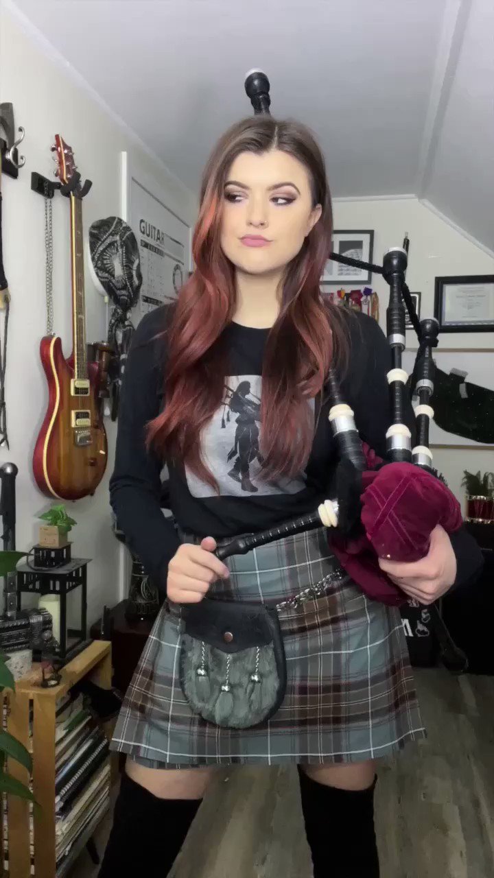 Ally The Piper On Twitter The Classic Entrance Of Bagpipes Into Rock Acdc Longwaytothetop