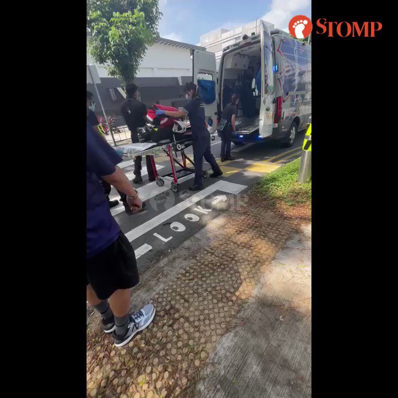 Stomp Singapore on Twitter: "Stomper comforts and looks after elderly man who fell down until ...