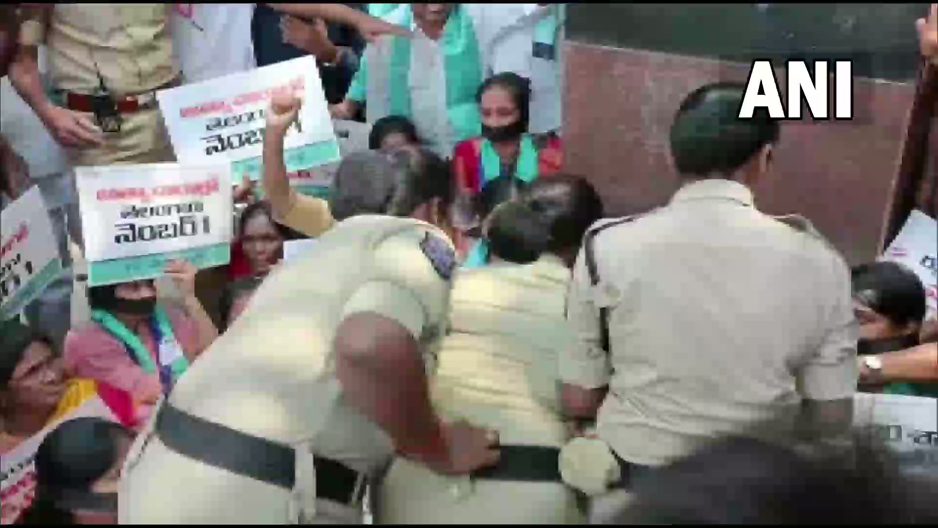ANI on Twitter: "#WATCH | Hyderabad, Telangana: YSRTP chief YS Sharmila taken into preventive ...