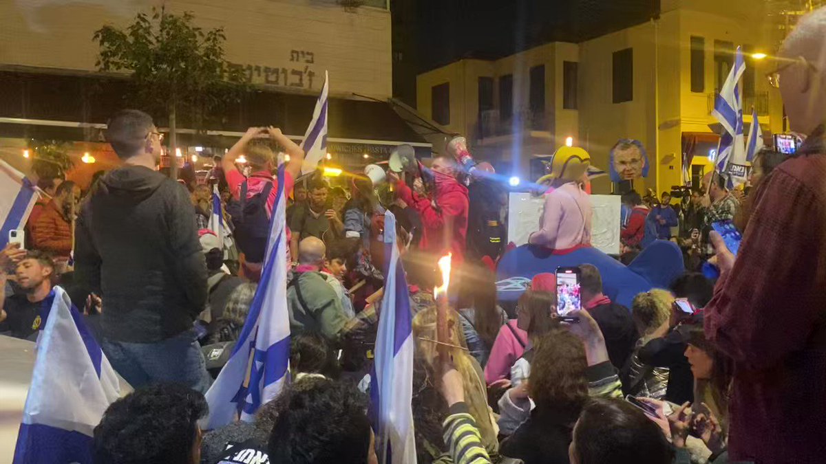 Ynet עדכוני On Twitter Rt Hilaiesivan בזמן שנתניהו והפמליה ברומא