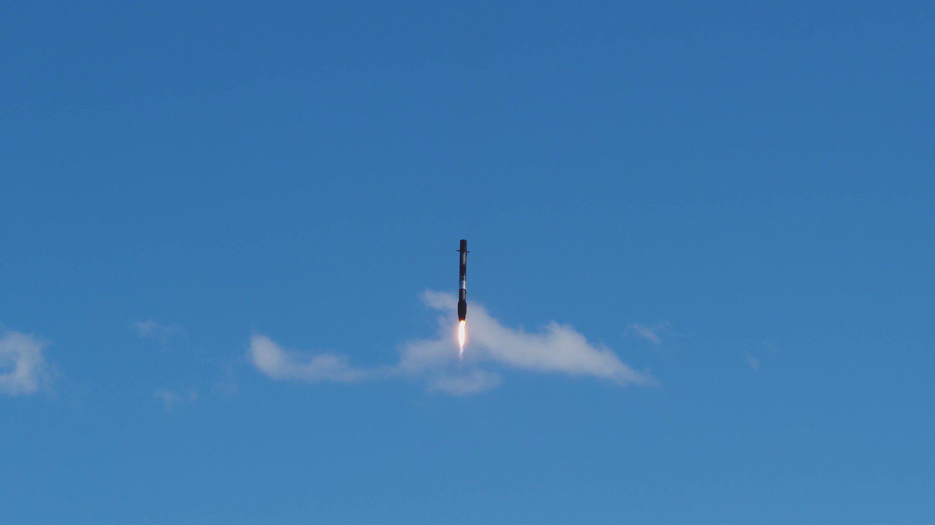 SpaceX on Twitter: "Falcon 9 first stage landing at LZ-1 https://t.co/Svzgyczfo5" / Twitter