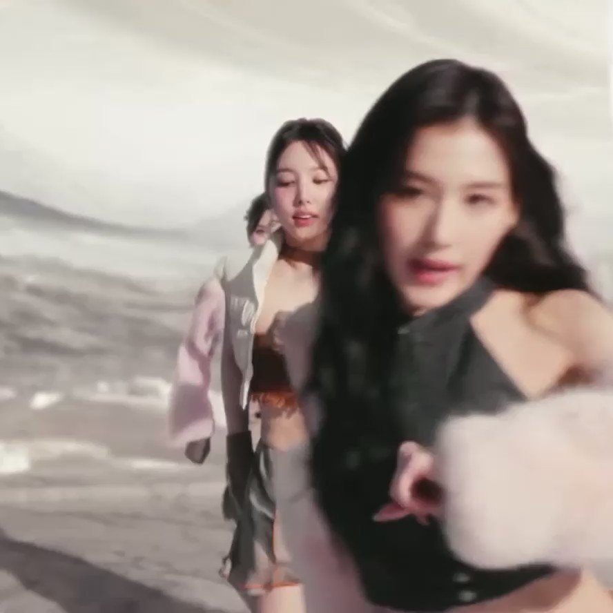 SANA on Twitter: "SHE IS SO FINE"