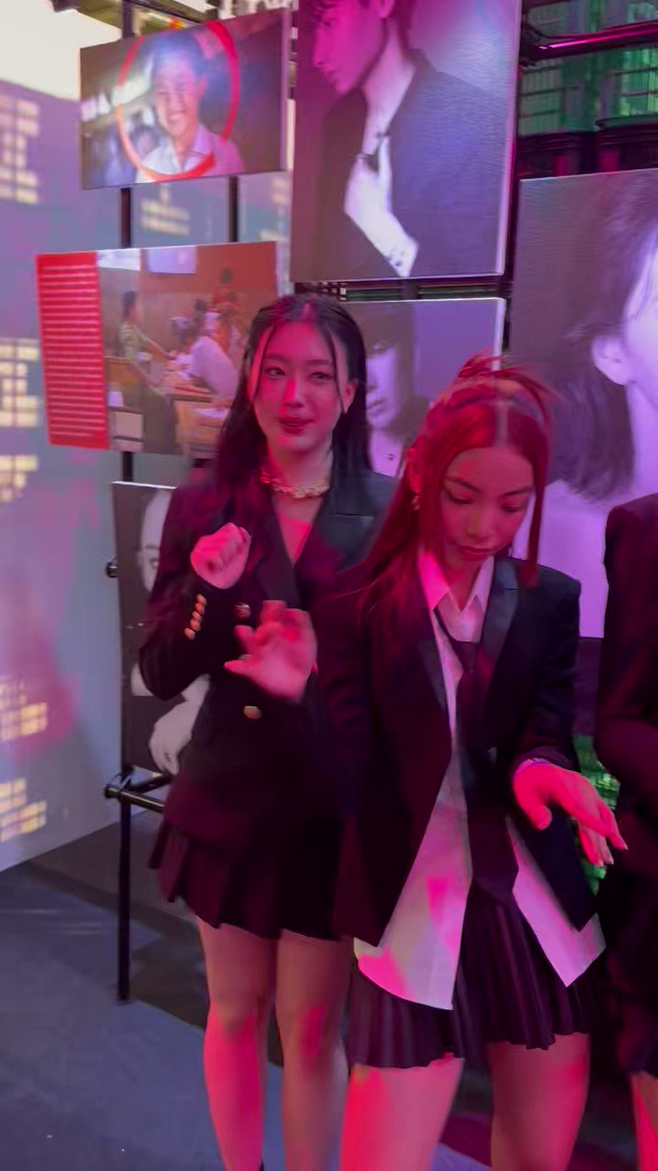 Papoohhhh🦊💚🐰 on Twitter: "so cute @4eveOfficial 超级太可爱💕 #4EVExVogue10thFest # ...