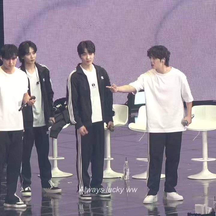 𝘼𝙡𝙬𝙖𝙮𝙨 𝙡𝙪𝙘𝙠𝙮 𝙬𝙬 🍀 on Twitter: "230312 캐럿랜드 Day3 전원우 한입보이 🤍 #원우 #WONWOO #ウォヌ #세븐틴 #SEVENTEEN"