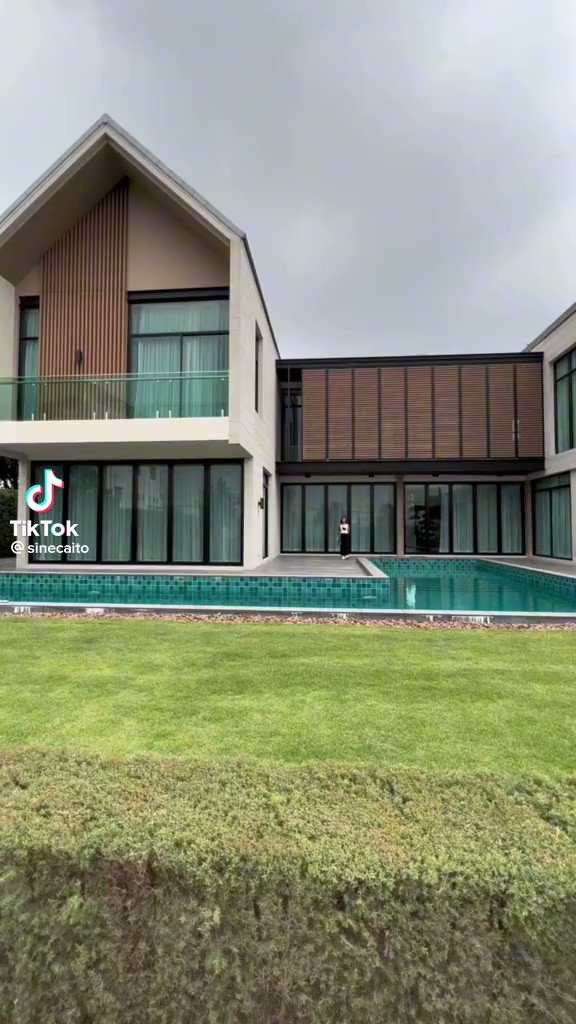 SarochaRebecca🦋🧚‍♀️ | GAP on Twitter: "The fact this house has been used for many series but ...