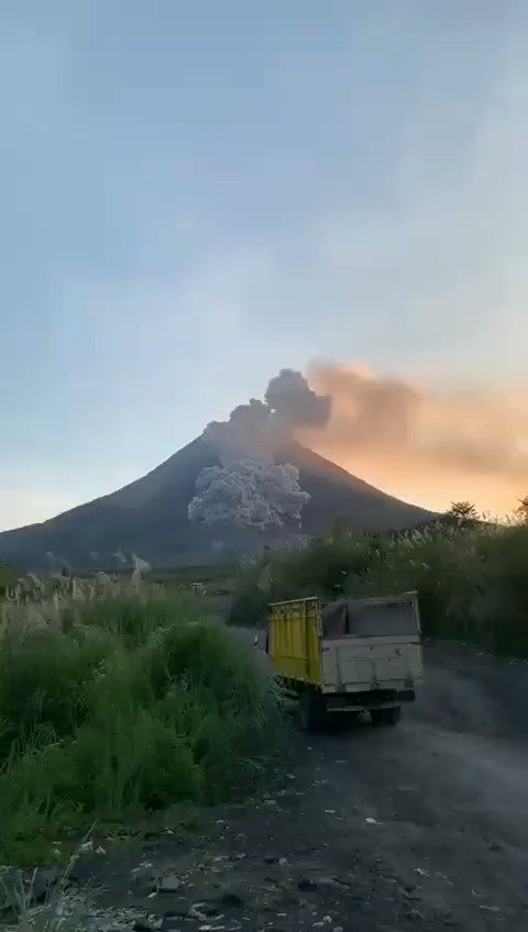 Merapi Uncover On Twitter Pagi Tadi Dalam Keadaan Merapi Masih