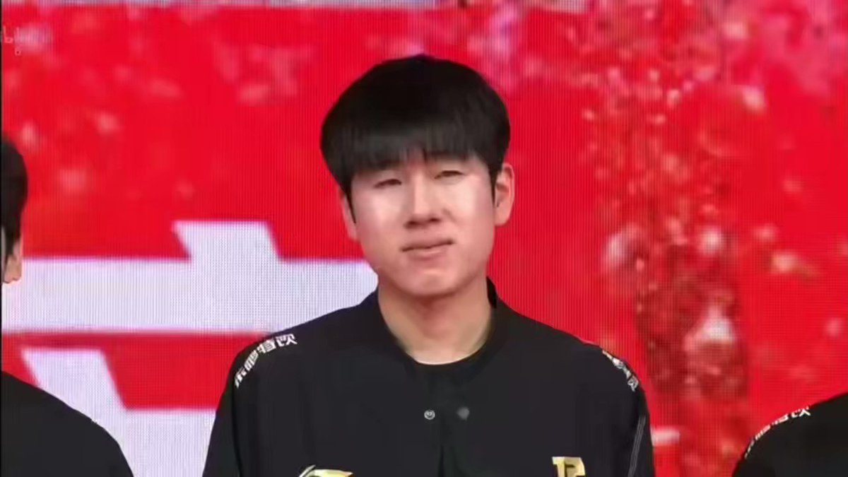 AlpacaHunt on Twitter: "RNG GALA fans to him：“I'm sure you can win the World champion as well as ...