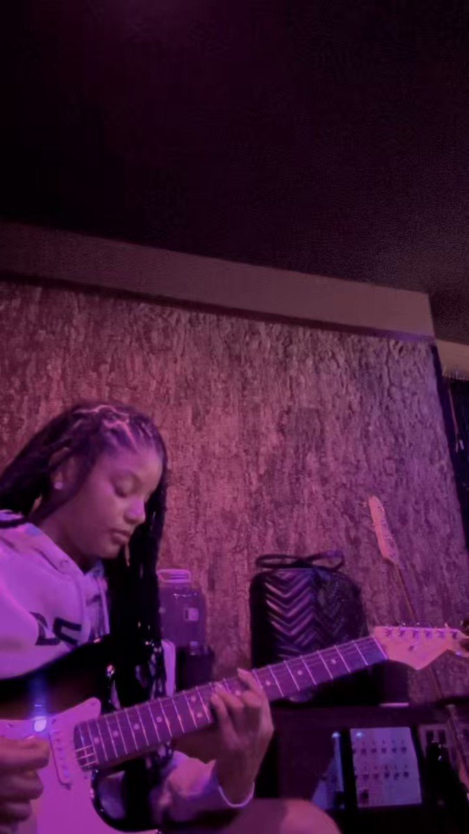 Pop Crave On Twitter Halle Bailey Previews Solo Music