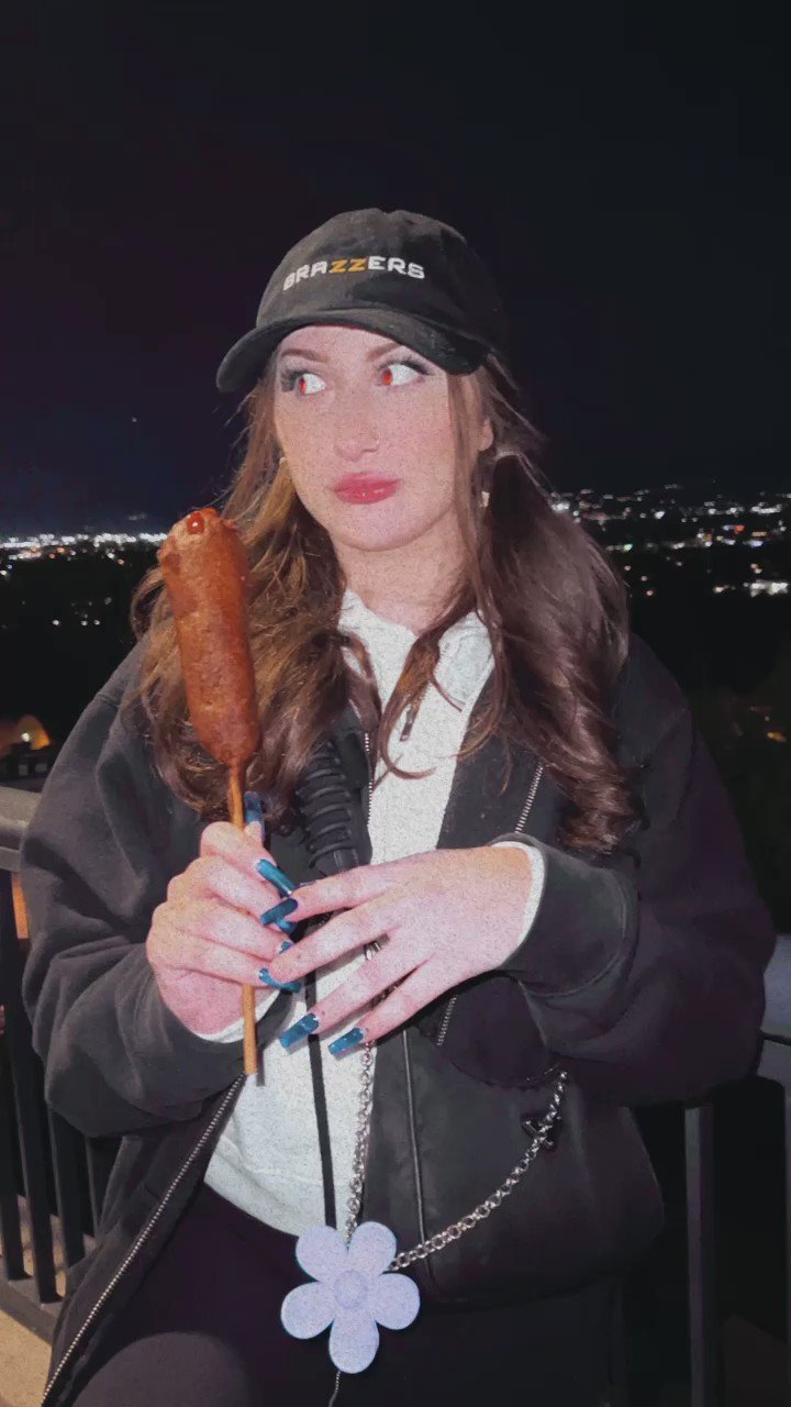 bella blu 💙 on Twitter: "Free month trial on my OF for the next 100 ppl- just for today :) 💙💙💙💙💙 ...