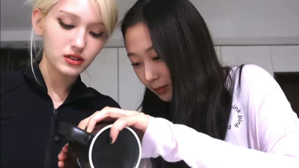 AESPA THAILAND ♡ on Twitter: "230317 ยิมเซล! Vlog ออกกำลังกาย 🏋️‍♀️ + พูดคุยตอบคำถาม 🖤 ของ ...